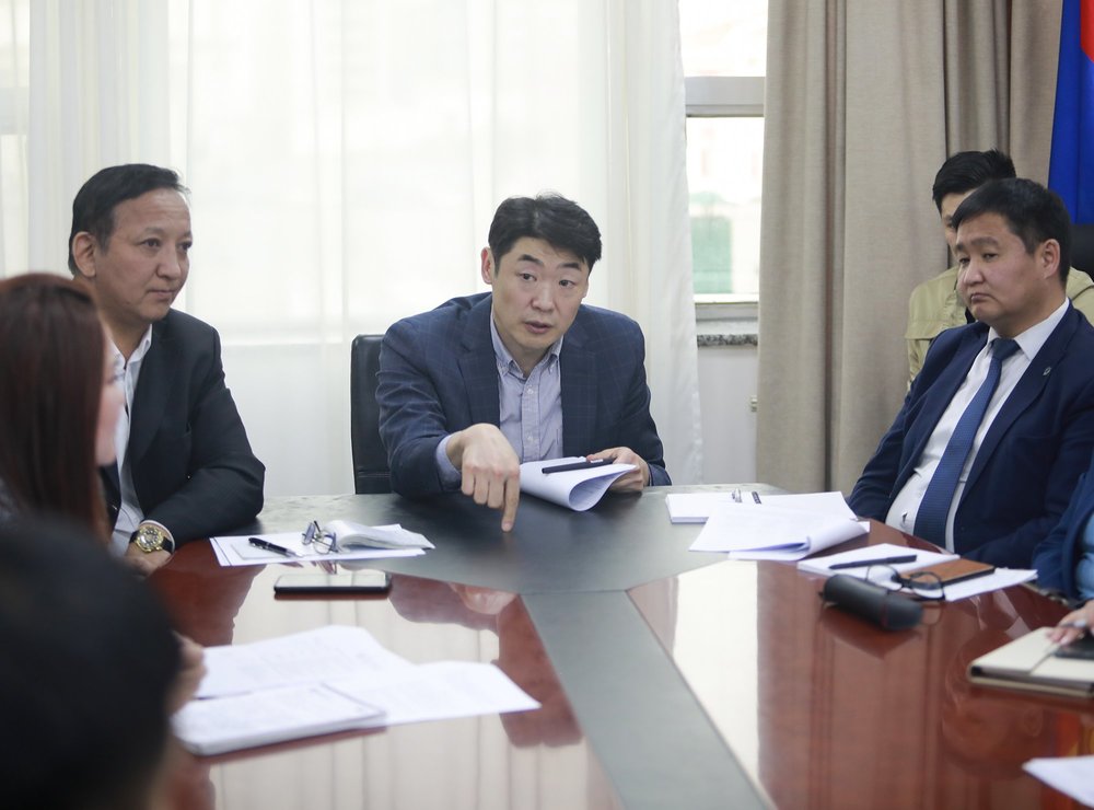 М Баяраа Шаардлага хангаагүй шугам тавьсан компаниуд ашиглалтад хүлээн авсан байгууллагуудтай